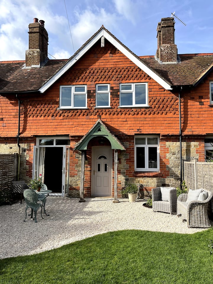 Pretty South Facing Cottage - Midhurst