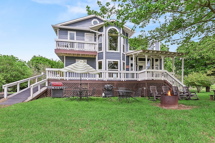 Whispering Winds On The River-fun, Games, Fishing - Smithville, TX