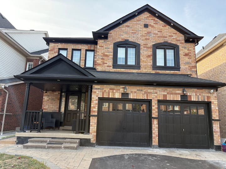 Spacious 3br Retreat–perfect For Families & Groups - Pickering