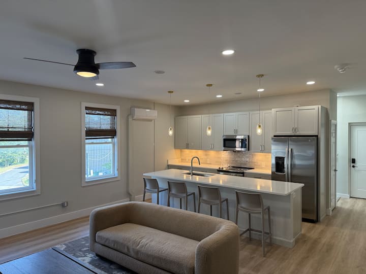 Basic Bryn - Safe Area, Free & Easy Parking - Cincinnati, OH