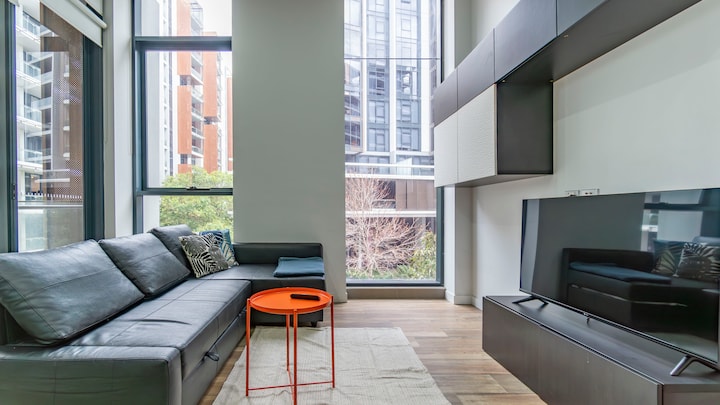 Modern 2br In Mascot | Parking | 2 Mins To Train - Sydney