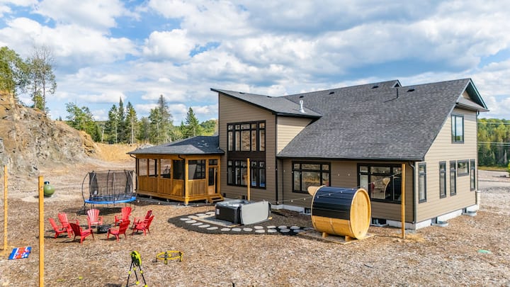 Muskoka Retreat W/hot Tub Sauna And Game Room+wifi - Ontario