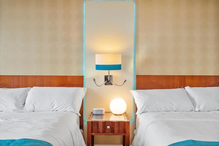 Ocean Front Resort In Sunny Isles Florida - Sunny Isles Beach, FL