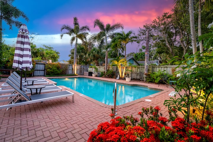 Beach Bliss Pool Villa 1 In Prime Location - Atlantis, FL