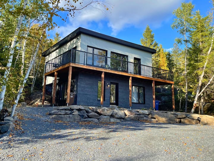Le Nid - À Travers Les Arbres - Alma, QC, Canada