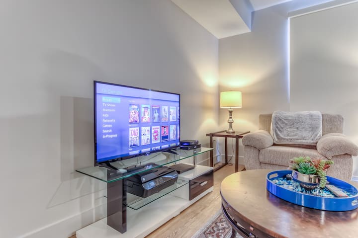 Bright Studio In Downtown Pasadena - Pasadena, CA