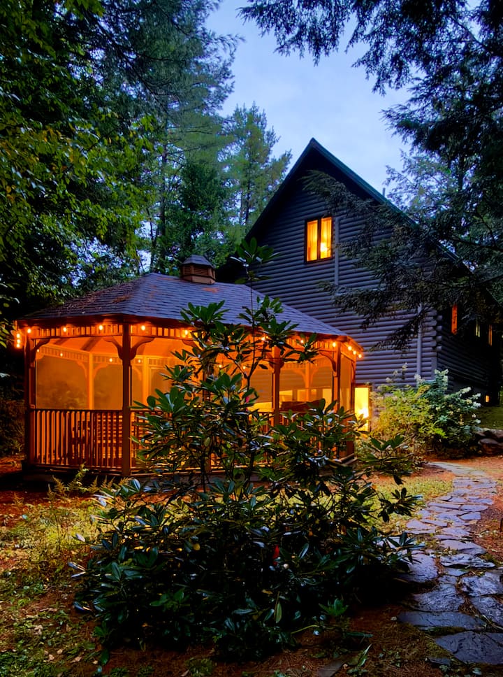 Luxury Ski Lodge • Hot Tub • Near Sunday River - Bethel, ME