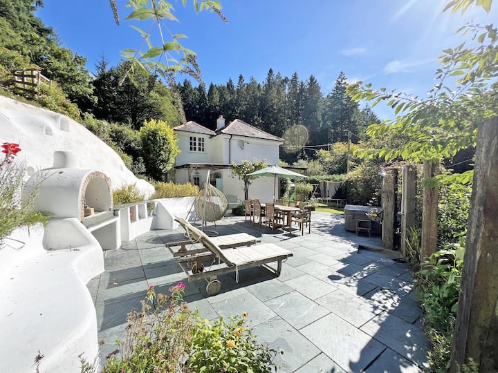 Cornish Woodland Lodge, Hot Tub And Dog Friendly. - Bodmin