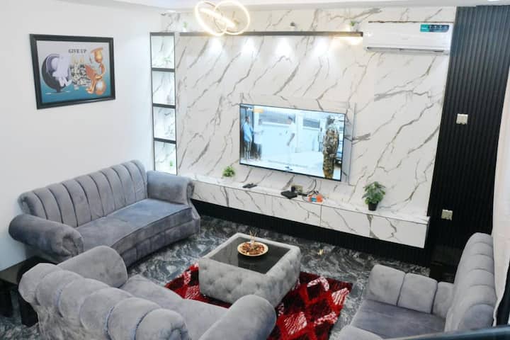 Luxury 3bdr With A Modern Balcony - Ibadan