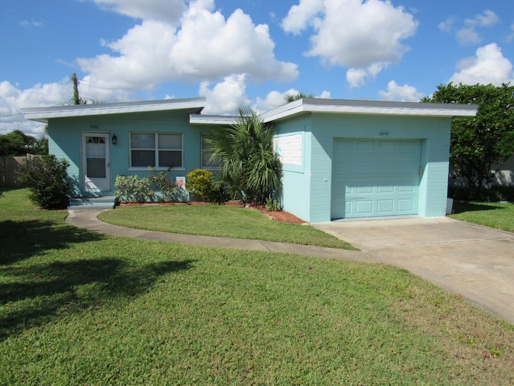 "Seatreat" Is Comfy, Clean, And Close To The Beach - Port Orange, FL