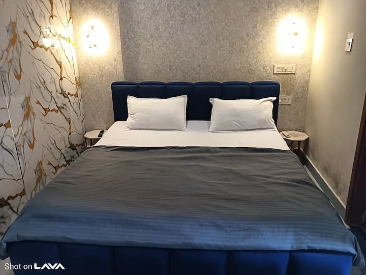 1 Bhk | Private | Couple-friendly | Self Check-in - Sahibzada Ajit Singh Nagar