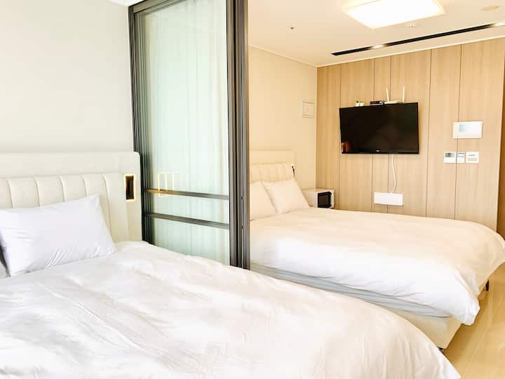 [속초 Anon] 오션&마운틴뷰•체크아웃12시•ott•해변5분•취사가능•장기숙박할인 - Sokcho-si