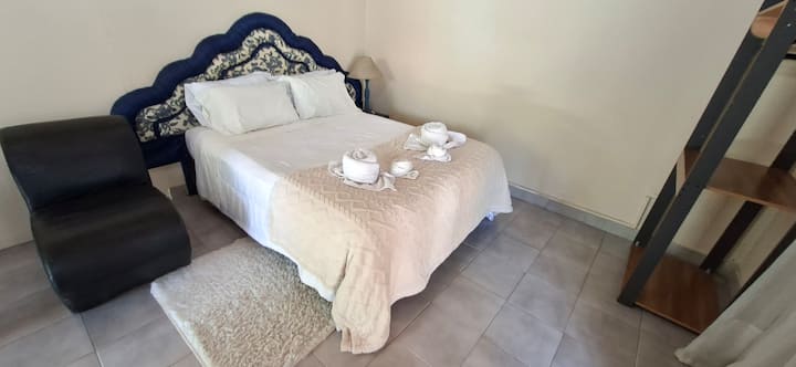 Cama Queen, Ubicación Premium, Wifi Y Cochera - Asunción
