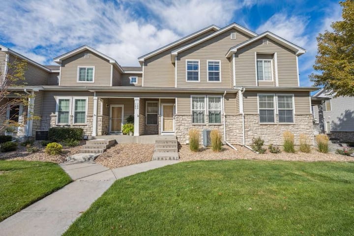 Spacious 3br Home W/garage | Easy Dia Access - Denver