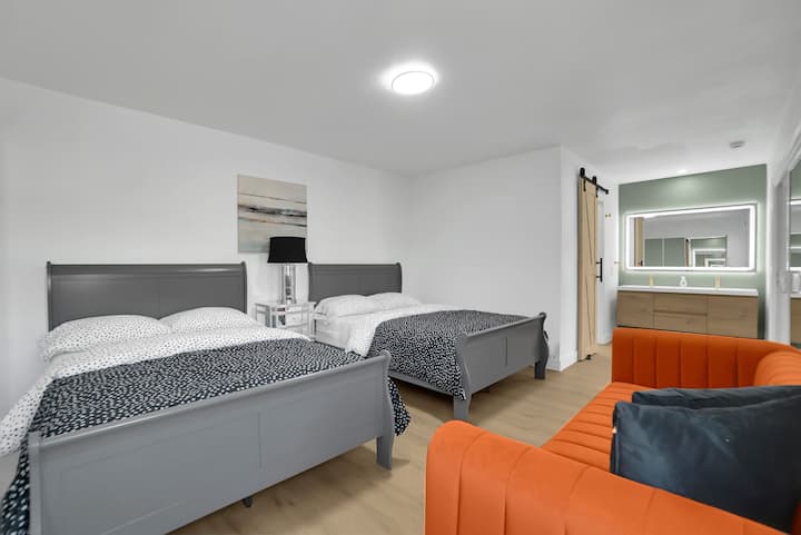 Cozy Guest House Near Airport + Ontario Mills - 치노