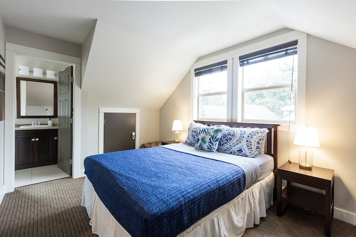 Sandpiper Cottage, Hot Tub & Pool Access - Parksville