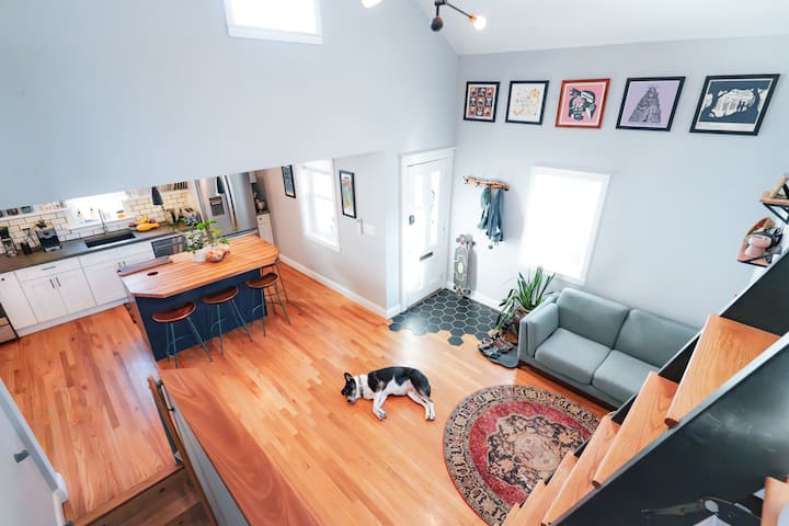 Chic Old North End Retreat With Loft - Burlington, VT