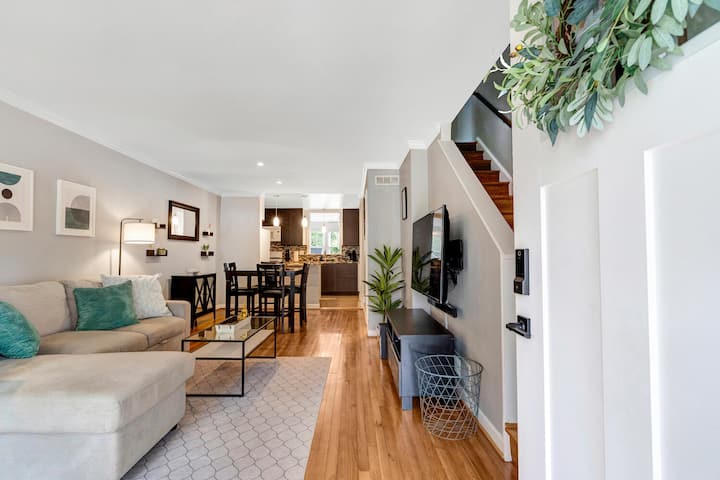 Alexandria Home • 6 Min To Dca • Parking - Alexandria, VA