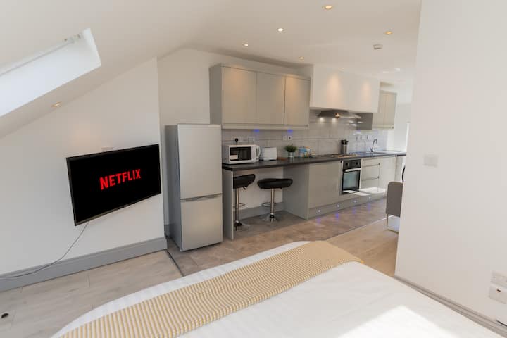 The Loft Studio | Central, Convenient! - Coventry