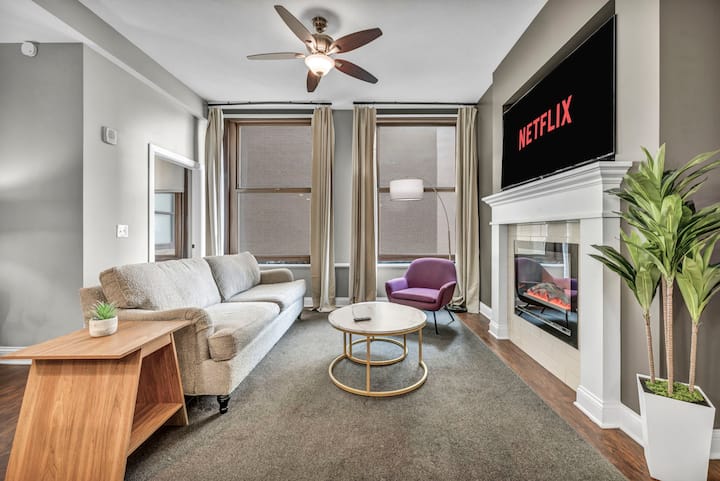 Upscale Downtown Loft | Parking • Gym - Cleveland, OH