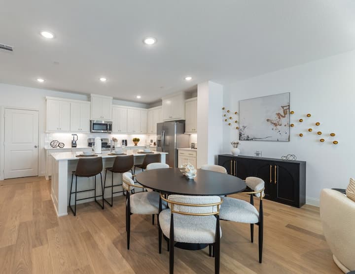 New Luxury 1 Bedroom 1.5 Bath Townhome In W. Allen - Allen, TX