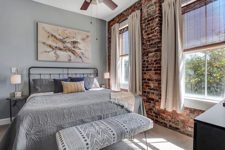 Historic Downtown Savannah 2br - Sail Factory Loft - Savannah, GA