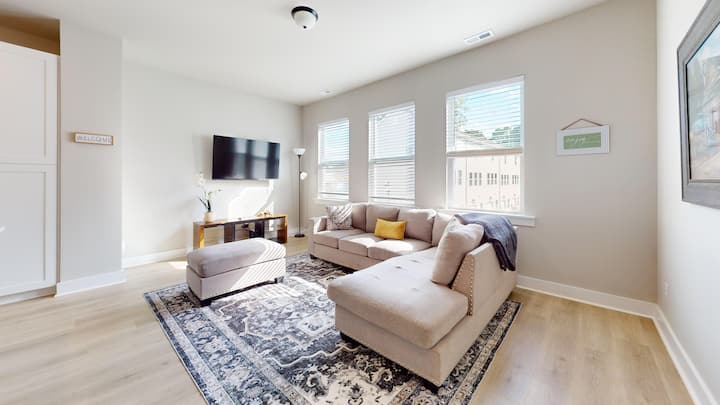 Luxury New Townhome, Near Uptown Charlotte - Charlotte, NC