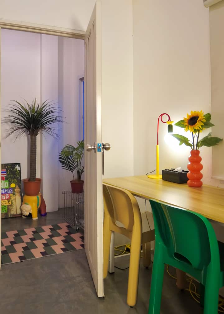 曼谷市中心/大空间3人房/邻近bts Ekkamai/bw泰式设计风格民宿 - 曼谷