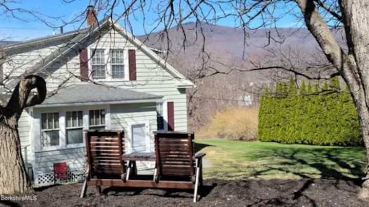 Mountain View Home
In Adams - Savoy Mountain State Forest, Florida