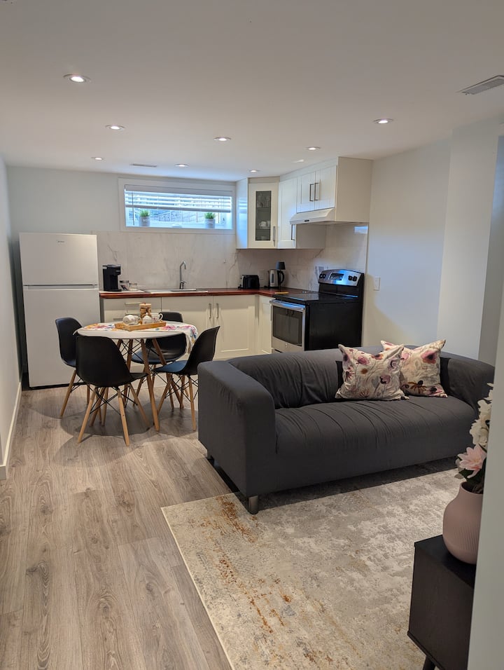 Cozy & Private By The Airport - Toronto