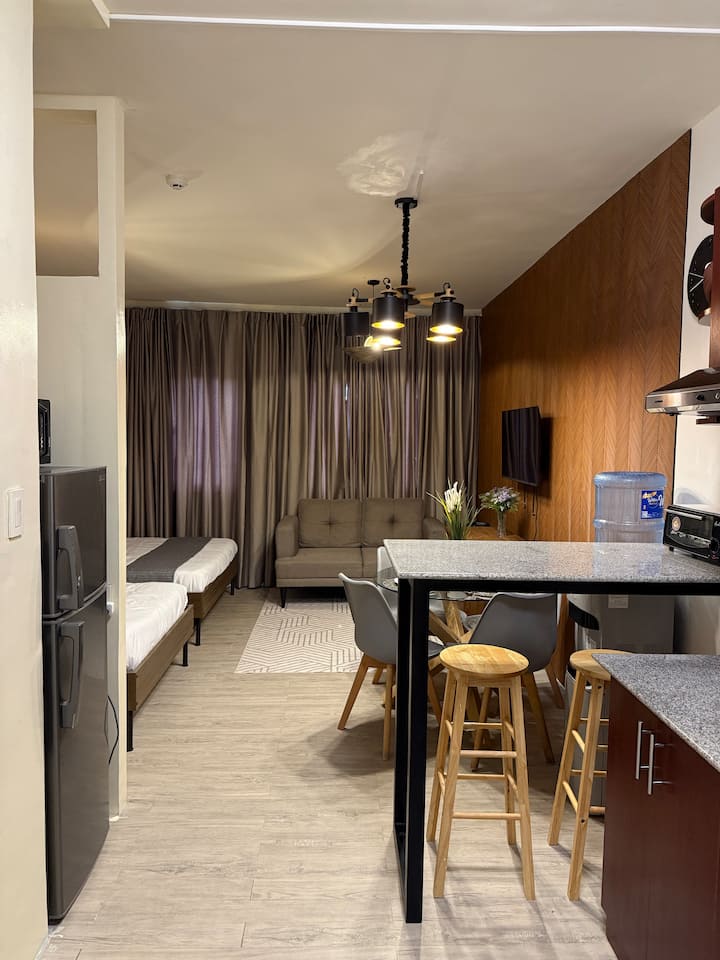 Stylish Nuvali Studio With Pool, Sleeps 6 - Cabuyao