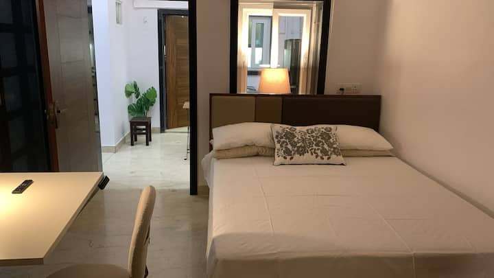 Work-friendly 1bhk W/wi-fi+kitchen| Near Mall Road - Unnao