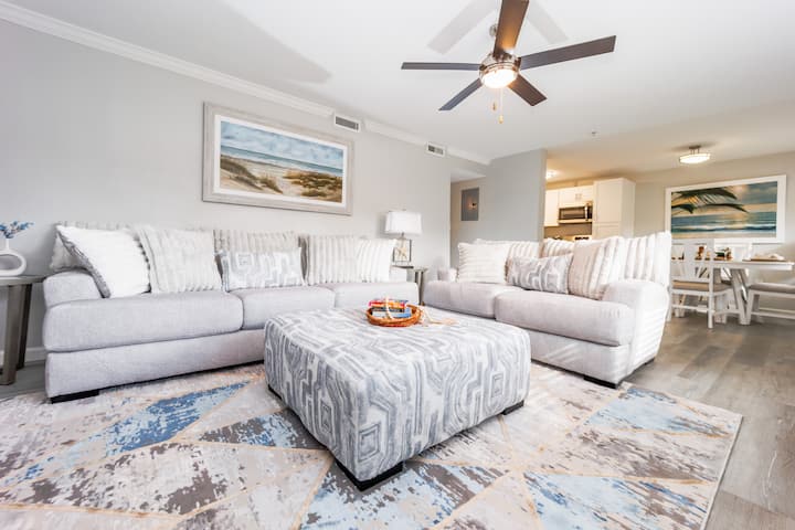 The Riverwalk Retreat | Chic Downtown 2br Condo - Fort Myers, FL