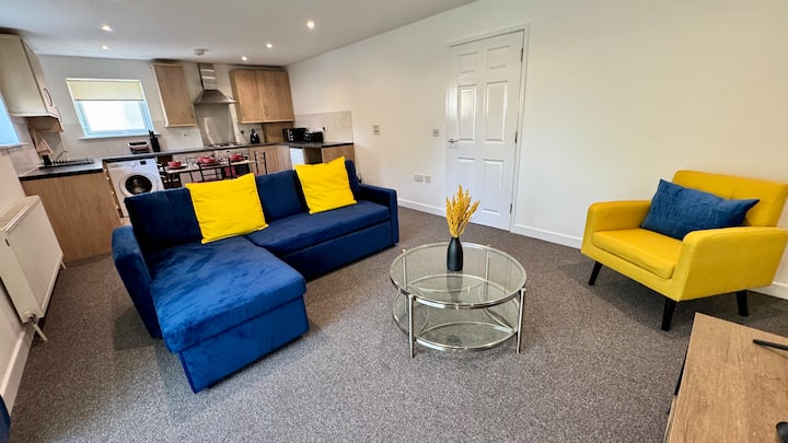 Spacious Ground Floor 2-bed Flat - Patio, Parking - 漢普郡