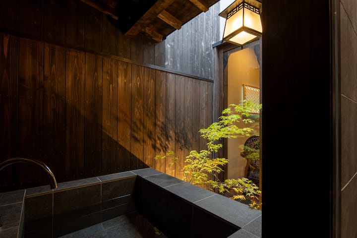 Open-air Bath, Close To Station And Nijo Castle! - Kyoto