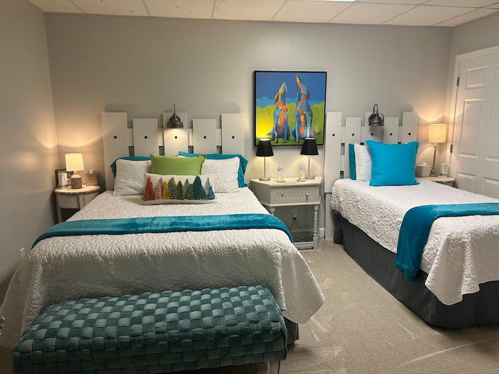 Howllng H0unds Room: Cool Comfort W/private Access - Tuscaloosa, AL