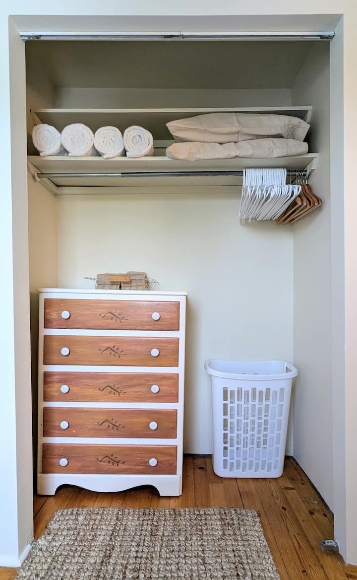 Large Private Space W/ Ensuite Bathroom & Parking - Ottawa