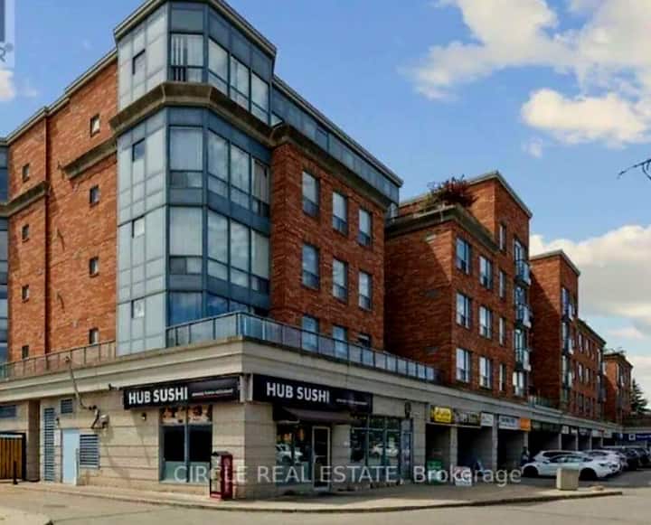 Stunning 3 Bedrm Condo On Border Of T.o & Vaughan - Markham