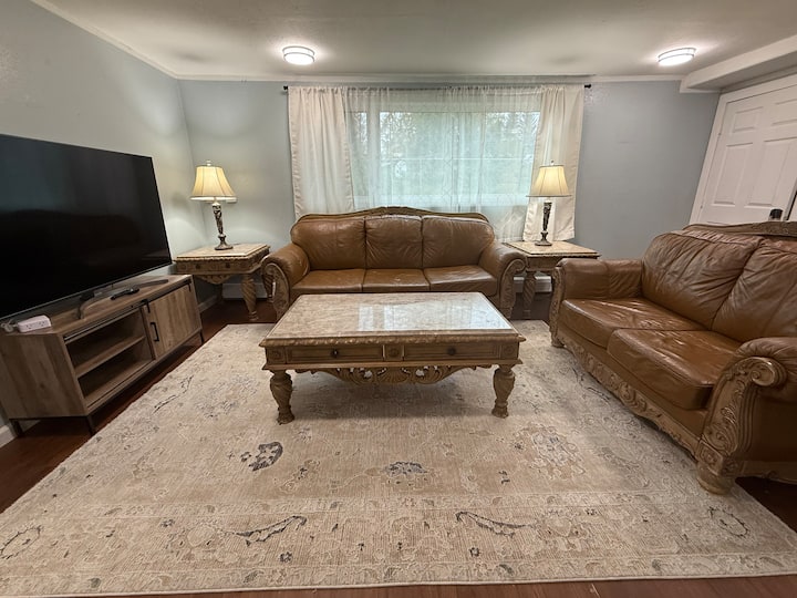 King Bed | Fenced Back Yard | Kitchen | Laundry - Fairbanks, AK