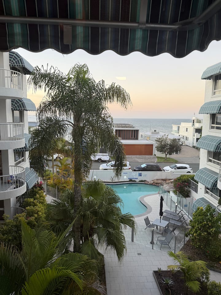 Ocean Views, Pool Sauna Games Walk To Moffat Beach - Sunshine Coast