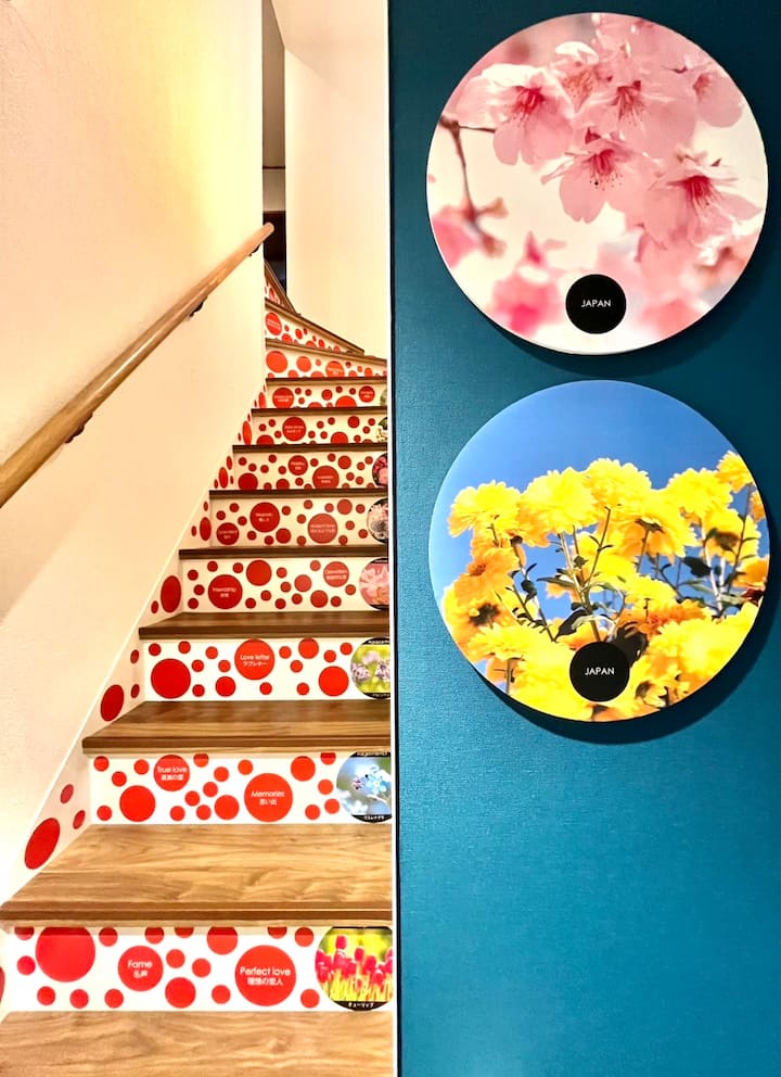 3ldk｜最大10名｜最寄り駅より徒歩30秒｜世界各地をイメージさせる花々を取り入れた空間デザイン - Yokohama