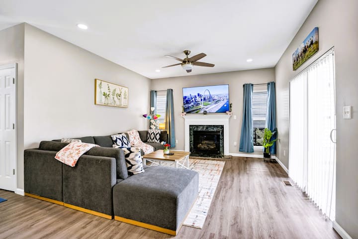 Charming 4br Retreat Close To Universities & Parks - St. Louis, MO