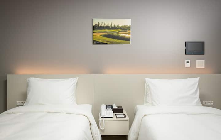 #트윈룸(싱글+싱글) #충무로역 도보 3분 #명동·을지로 #Sollago - Seoul