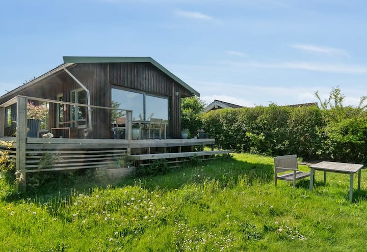 Hyggeligt 60’er-sommerhus Med Havkig Og Stor Have - Denemarken