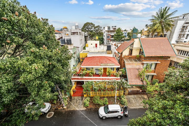 Vintage Haven Luxury Villa W/ Lush Green Terrace - Bengaluru