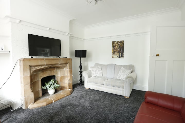 5br Spacious Contractor Home, Parking For 2 Vans - Wolverhampton