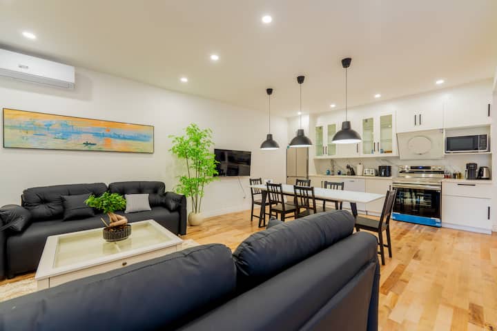 Newly Renovated 3br/2ba | Spacious & Modern - Montreal