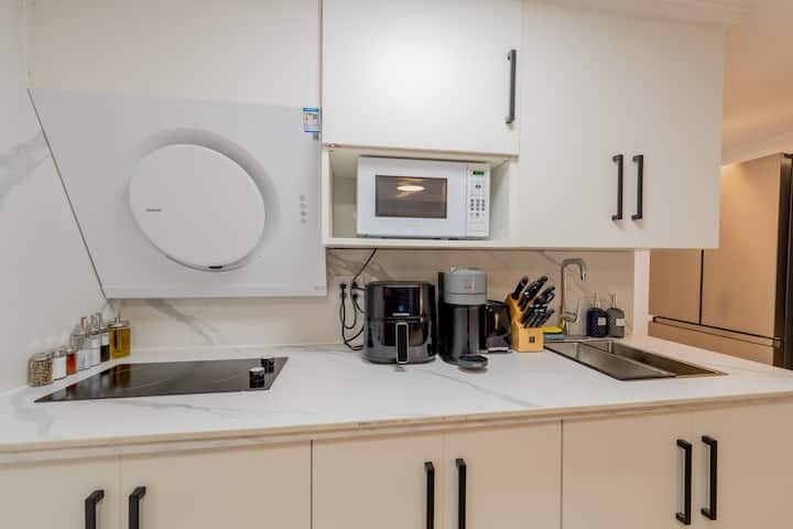 Modern Studio · Private Patio & Bbq | Free Parking - LaSalle