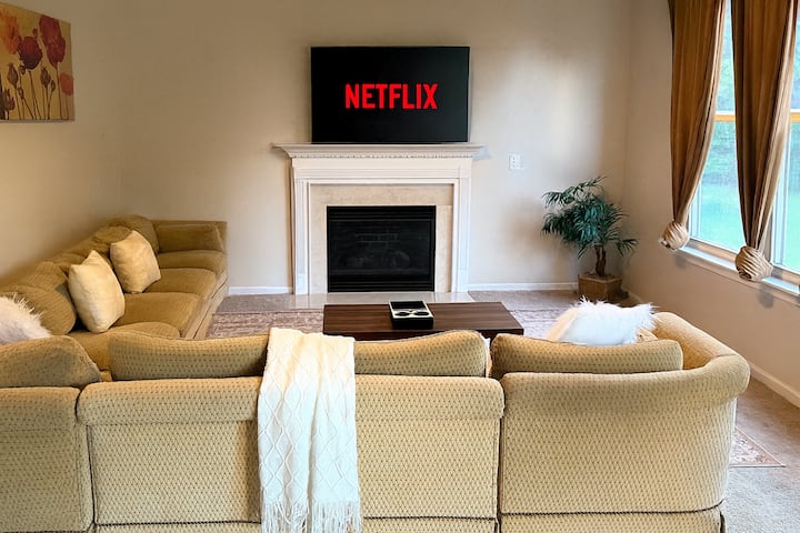 Full House Sleeps 12 - Ypsilanti, MI