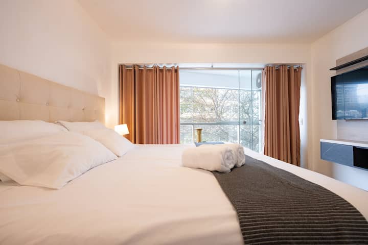 Larco Street | Ac | 2 Blocks Of Larcomar - 4 Pax - Peru